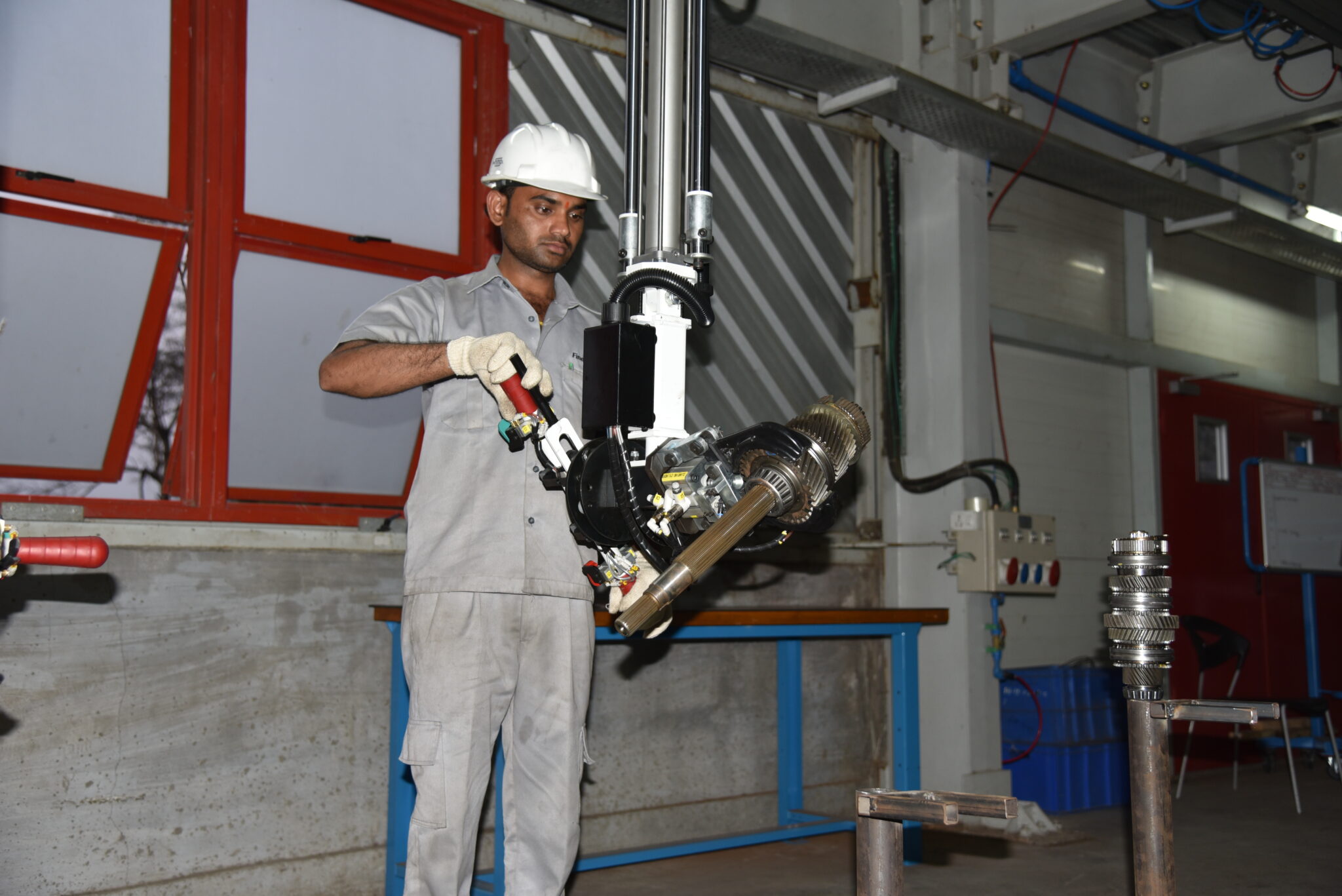 Industrial Manipulators in Gearboxes and Components Handling